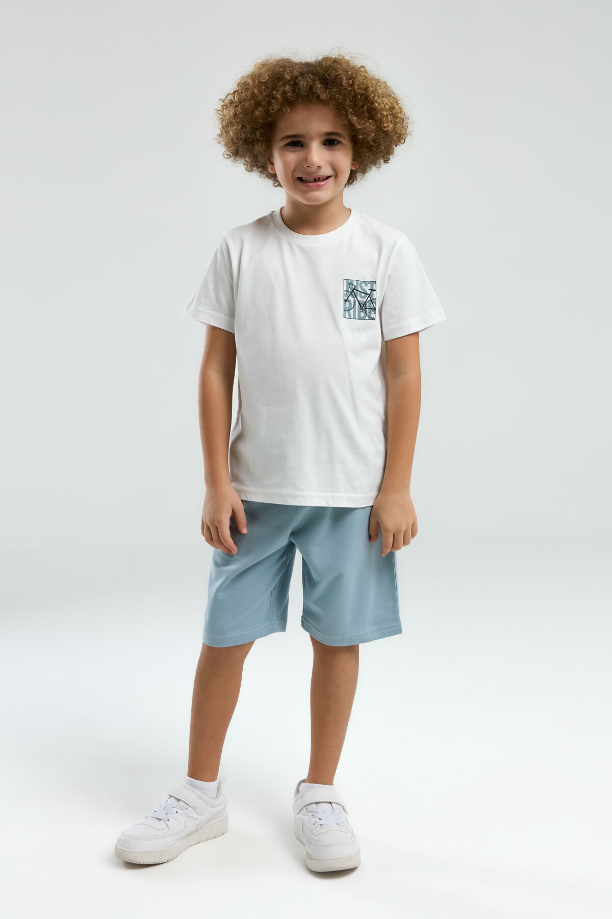 Arnetta Boy's White Bermuda Suit- Trendyol