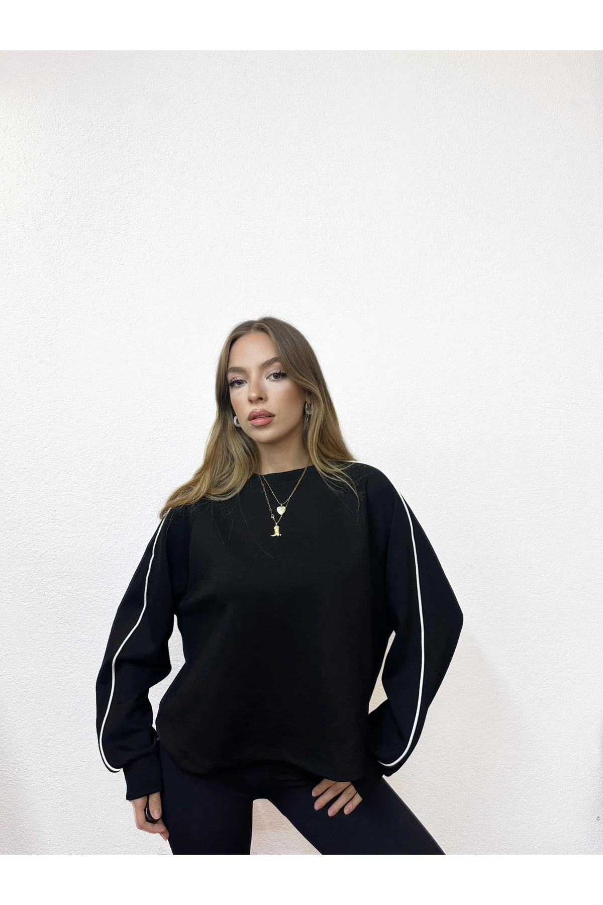 PROTO SUIT Черна суитшърт с раирани детайли- Trendyol