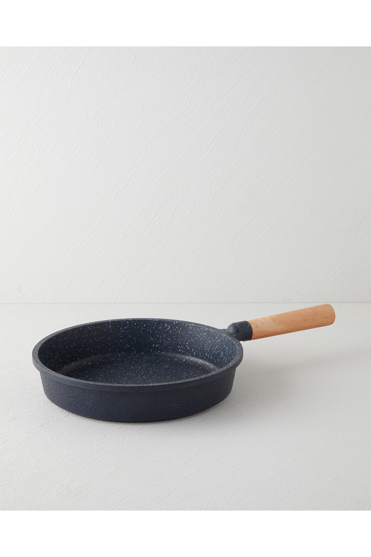 English Home Theo Premium Ahşap Saplı Tava 28 cm Siyah - Fiyatı, Yorumları
