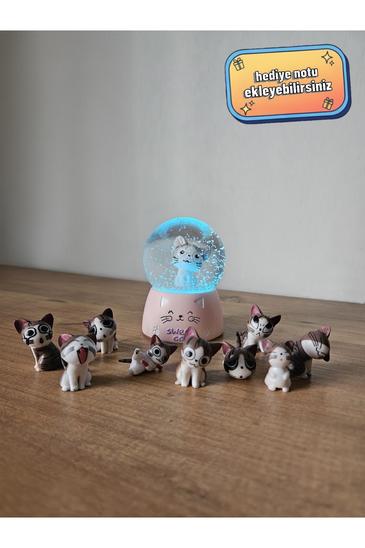 Rüya Kıyısı Orta Boy Işıklı Kedili Kar Küresi ve 9'lu Mini Kedi Figür ...