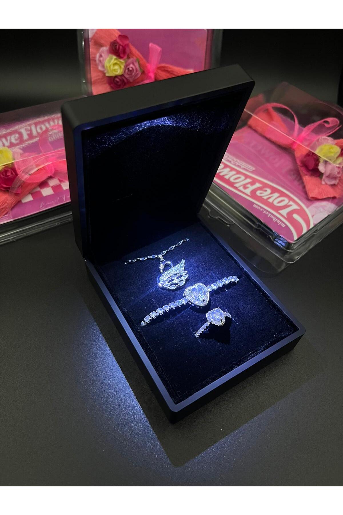 Sepetten Eve Luxury Serisi Işıklı Kutulu Gümüş Kaplama 3 lü Kuğulu Set ...