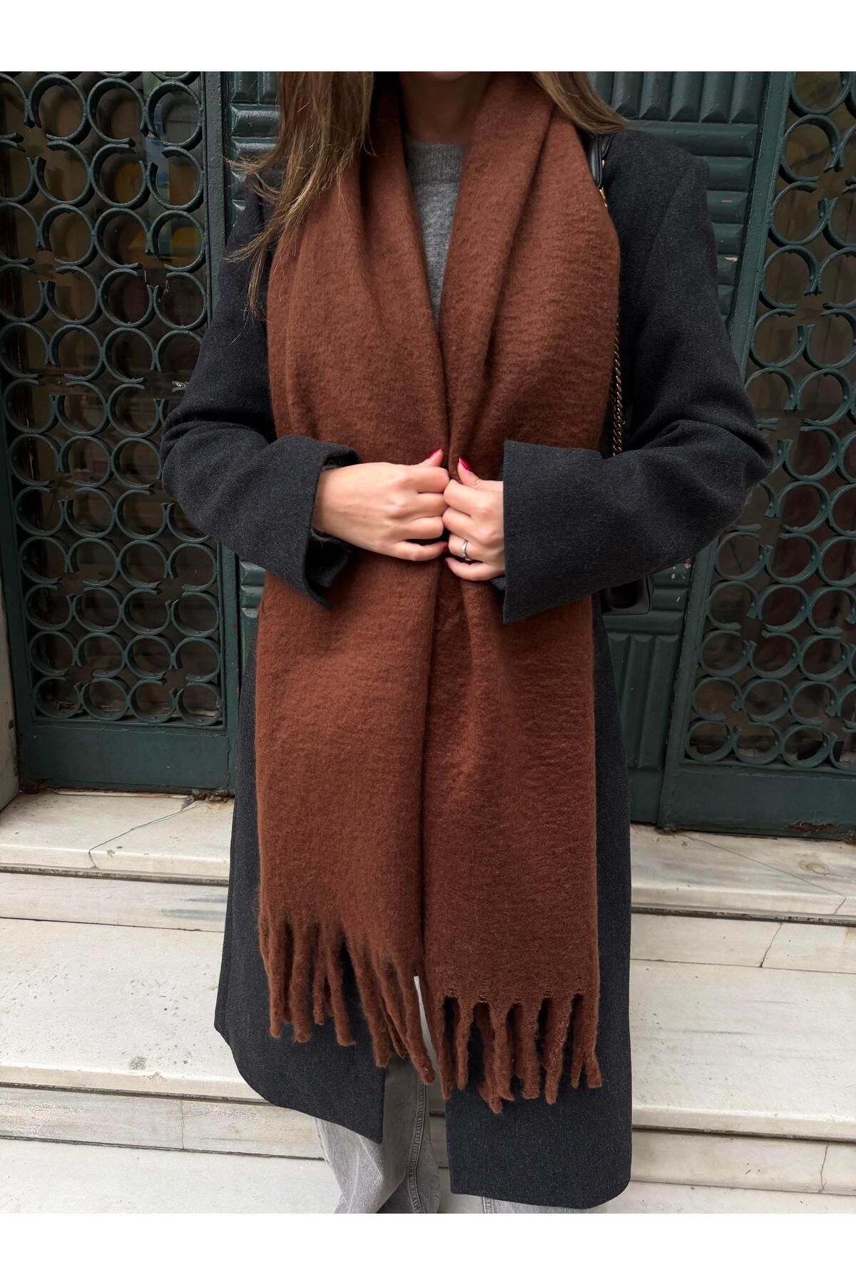 Tina İstanbul Yumuşak Dokulu Püsküllü İthal Yün Atkı Kahve - Fiyatı ...