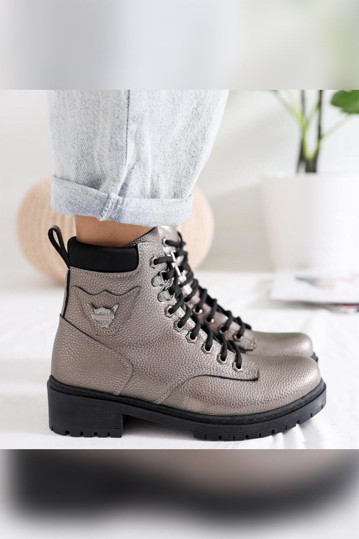 Limoya Madelynn Platin Bağcıklı Bot Motors Tokalı Bot Limoya Madelynn Platin Bağcıklı Bot Motors Tokalı Bot