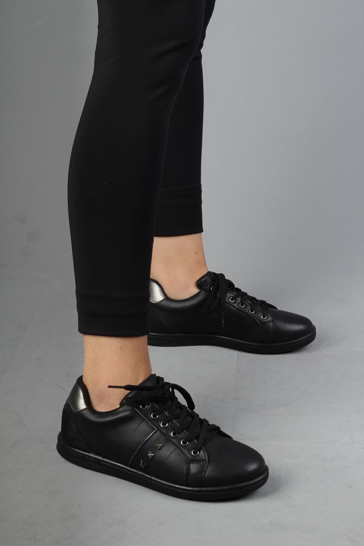 Modabuymus Kadın Siyah Zımbalı Spor Ayakkabı Modabuymus Kadın Siyah Zımbalı Spor Ayakkabı