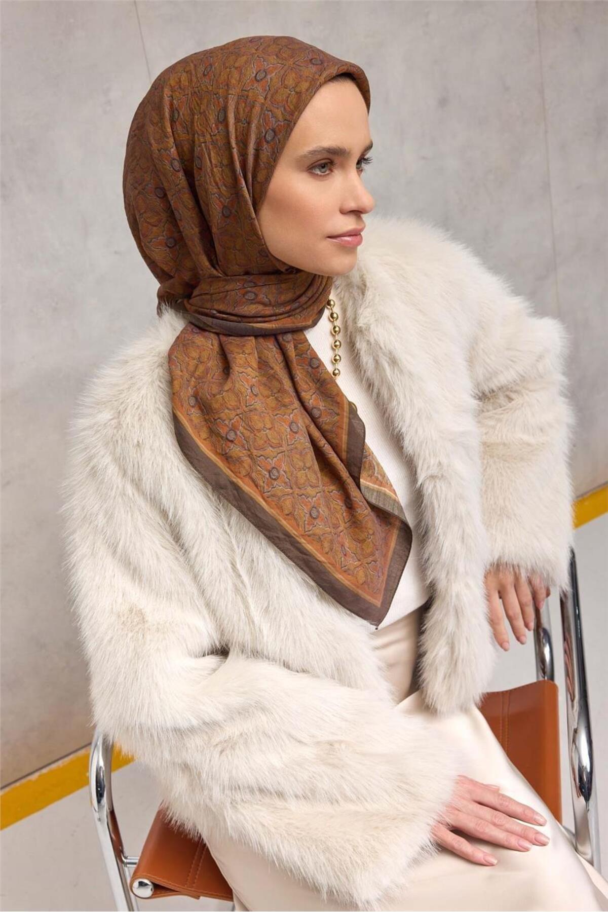 Silk Home Κασκόλ βισκόζης βελούδινης υφής με σχέδιο σαφράν και τριφύλλι ...