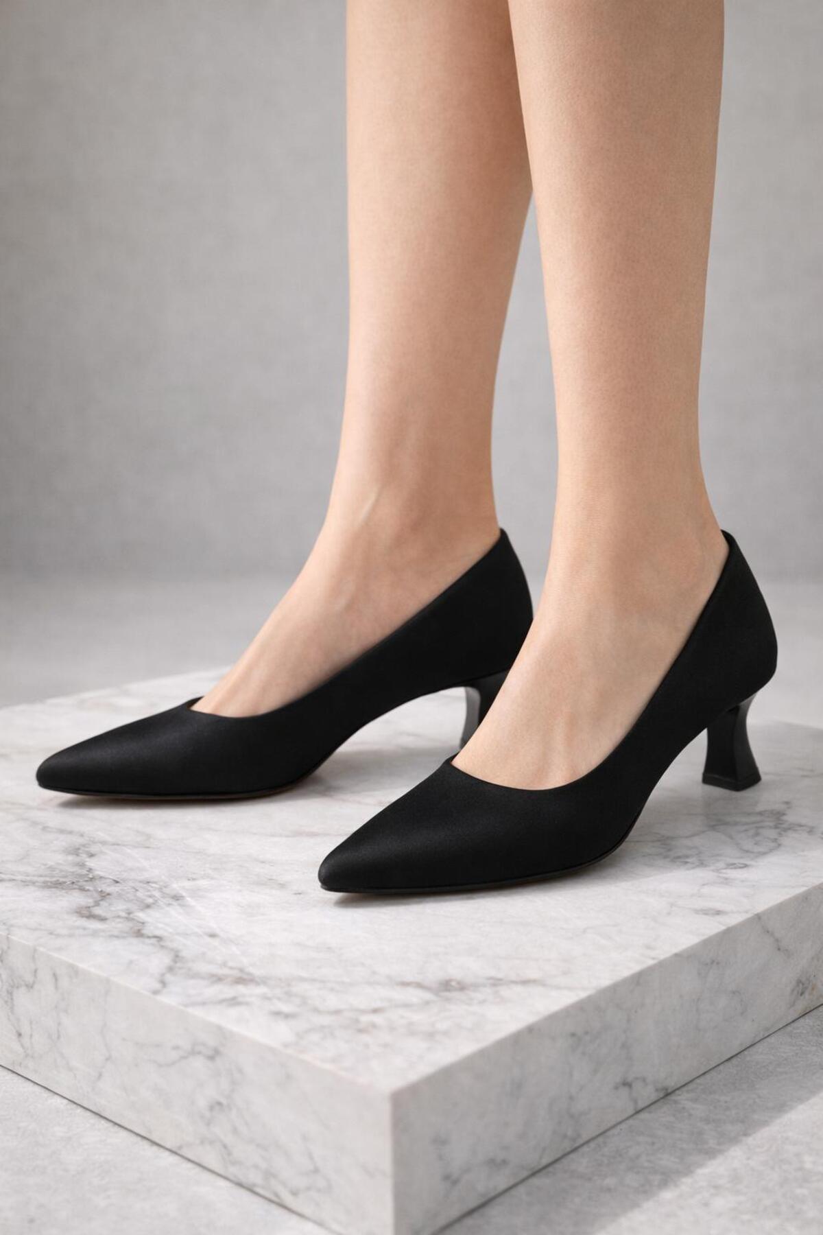 Dora - pantofi de damă casual cu toc scurt tip stiletto - din satin ...