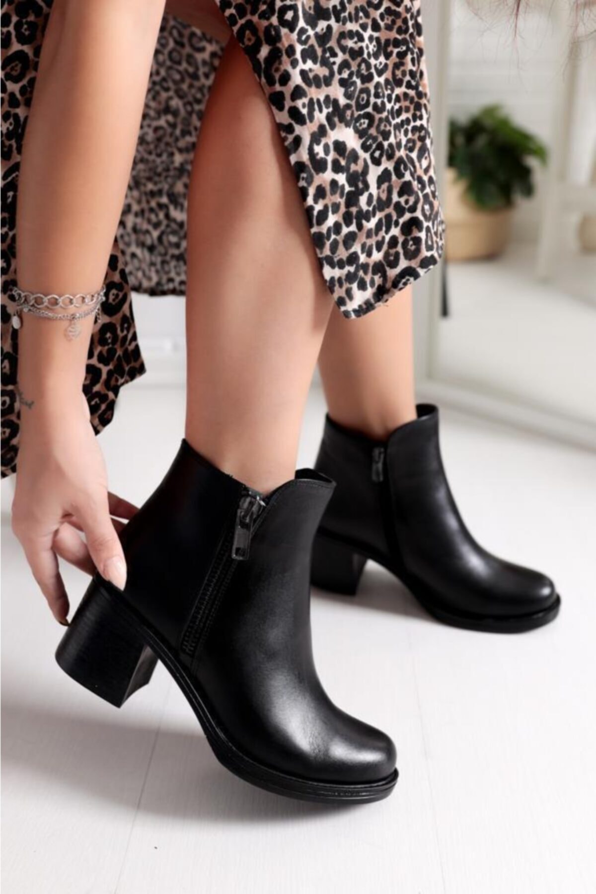 Deripabuc Hakiki Deri SİYAH Kadın Topuklu Deri Bot