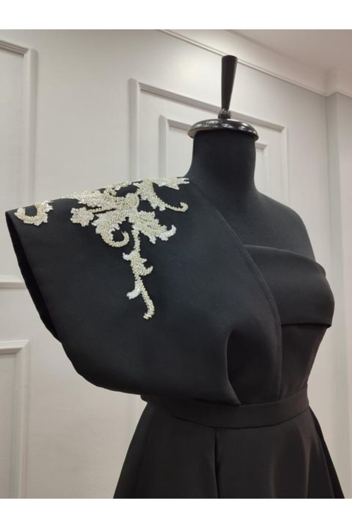 sade abiye Siyah Omuzdan Kapaklı Işlemeli Fiyatı, Yorumları - Trendyol