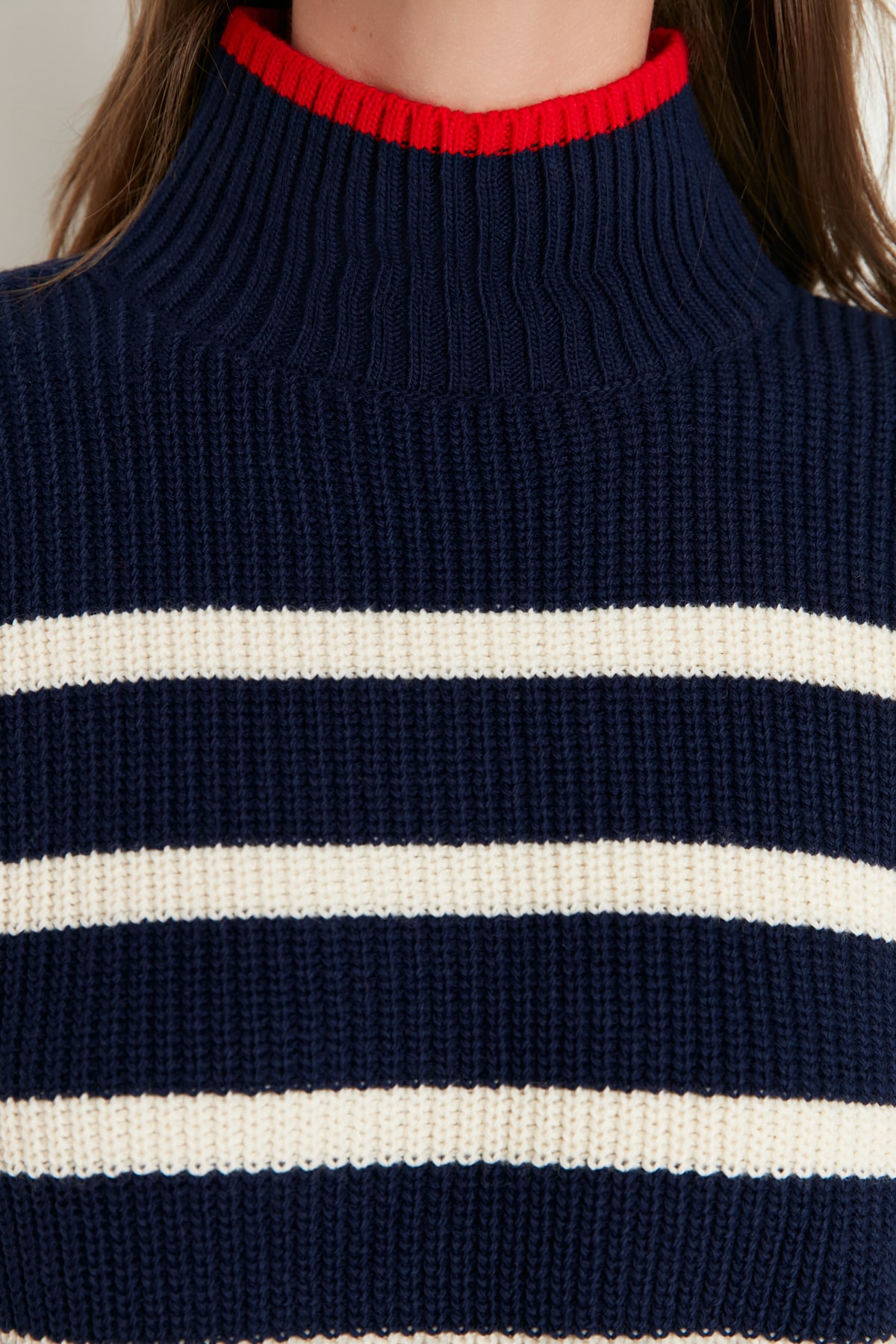 Trendyol Collection Marineblauer, gestreifter Strickpullover mit weiter ...