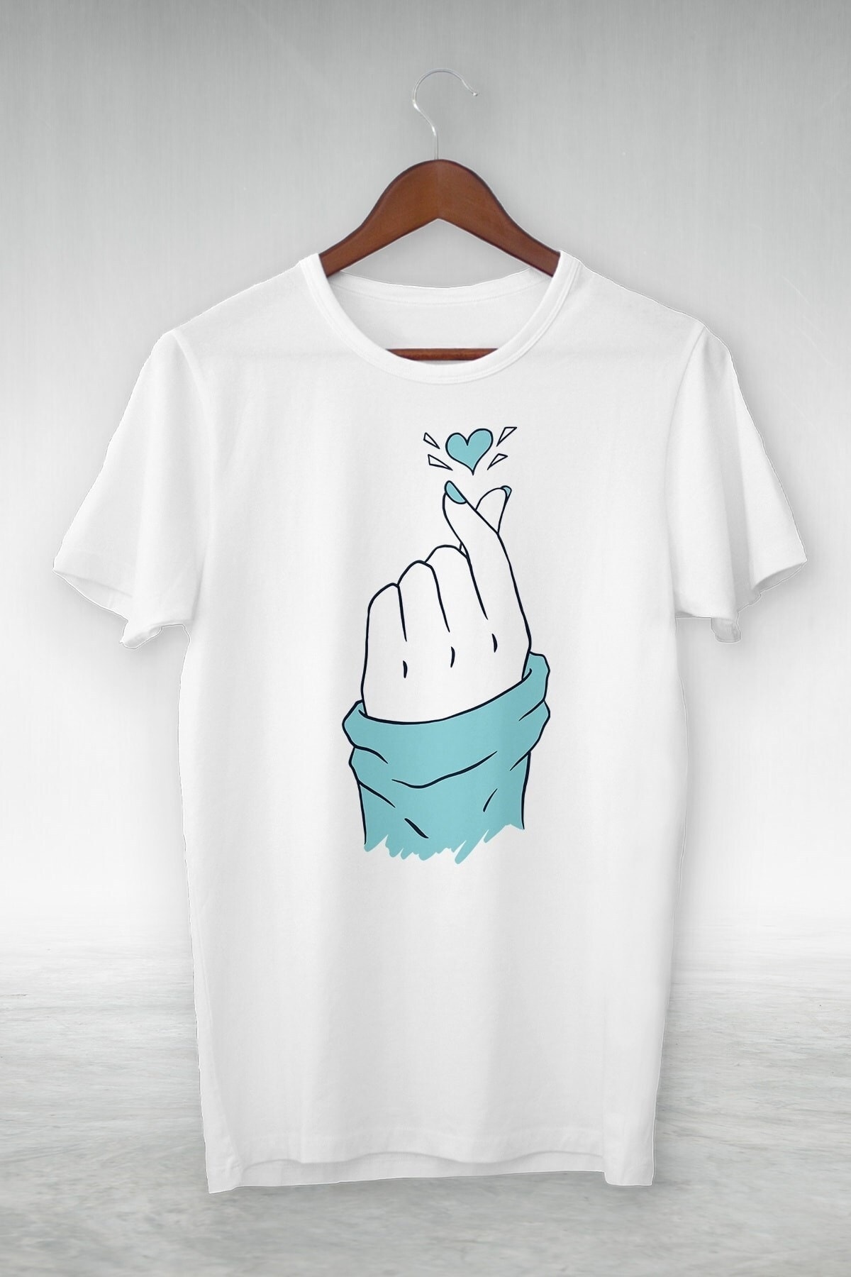 ELFAMİ Unisex Beyaz Blue Tıny Heart At Fınger Tıp Baskılı Illustrasyon ...