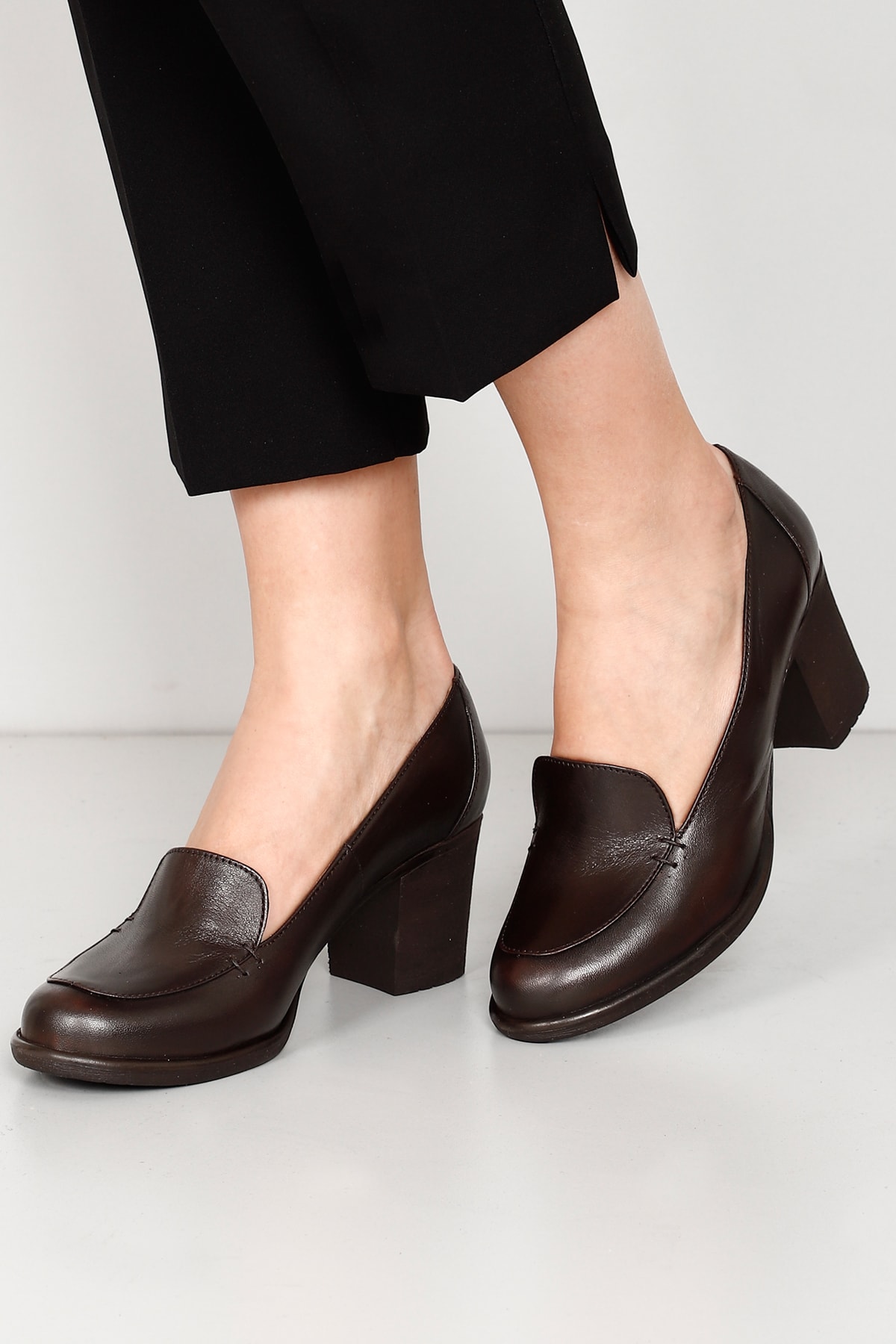 G.Ö.N Gön Hakiki Deri Kadın Topuklu Ayakkabı 24070