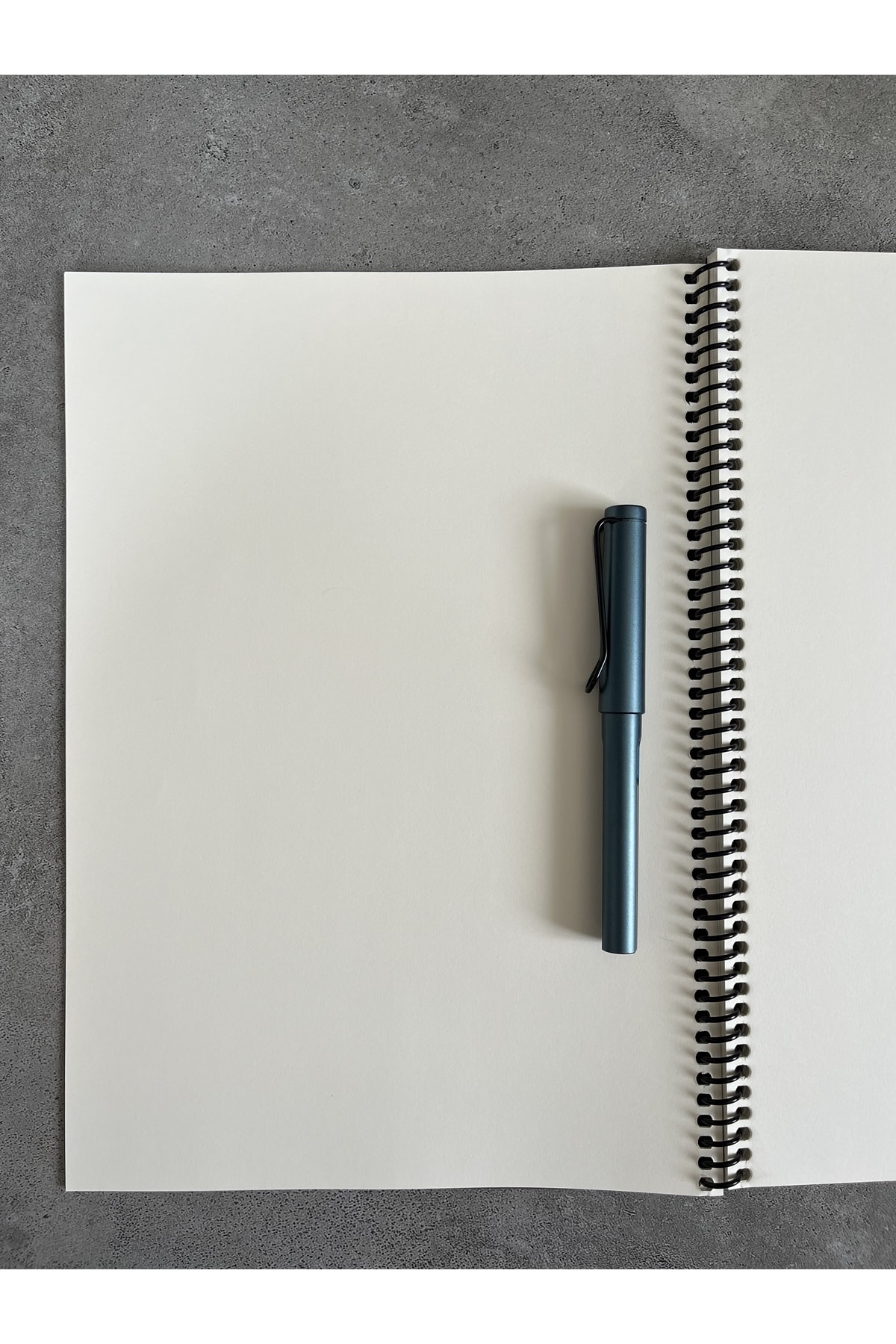 Fark Tanıtım A4 Çizgisiz Spiralli Defter (siyah Kapak) - Fiyatı, Yorumları