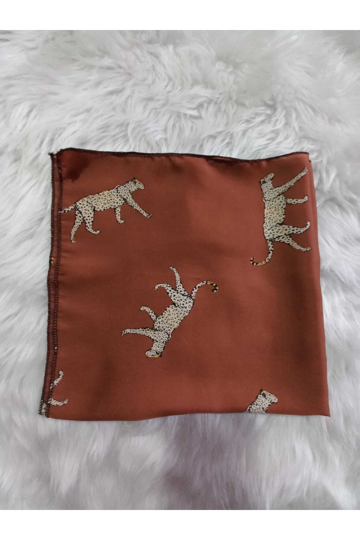 elvin aksesuar Kahverengi Ipek Saten Kaplan Desenli Baskılı Fular Fiyatı, Yorumları - Trendyol