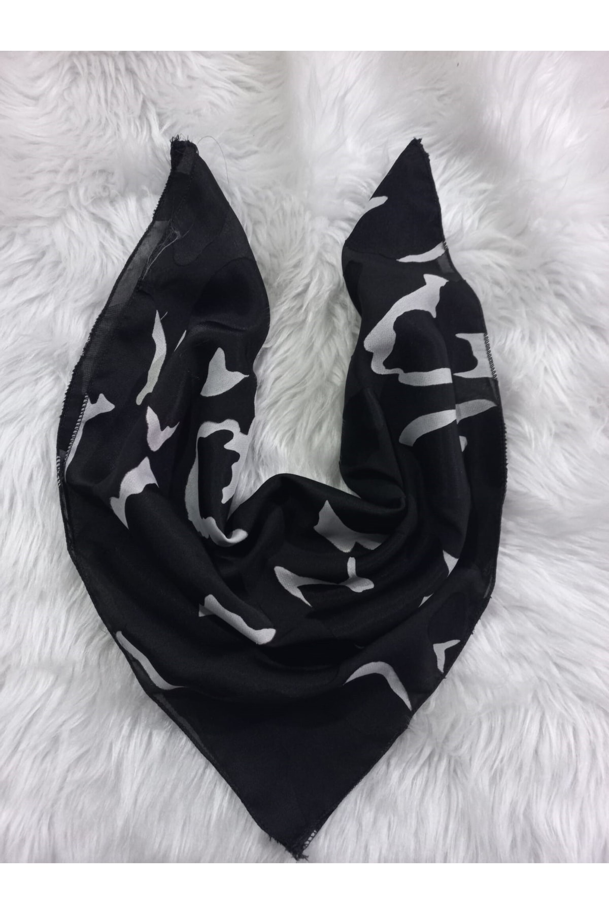 elvin aksesuar Siyah - Beyaz Şifon Üstüne Ipek Saten Dokulu Desenli Fular Fiyatı, Yorumları ...