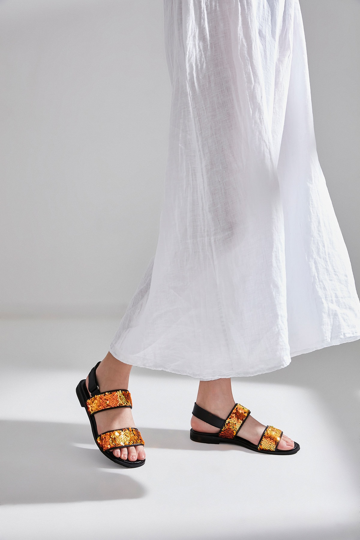 Hotiç Hakiki Deri Turuncu Kadın Sandalet