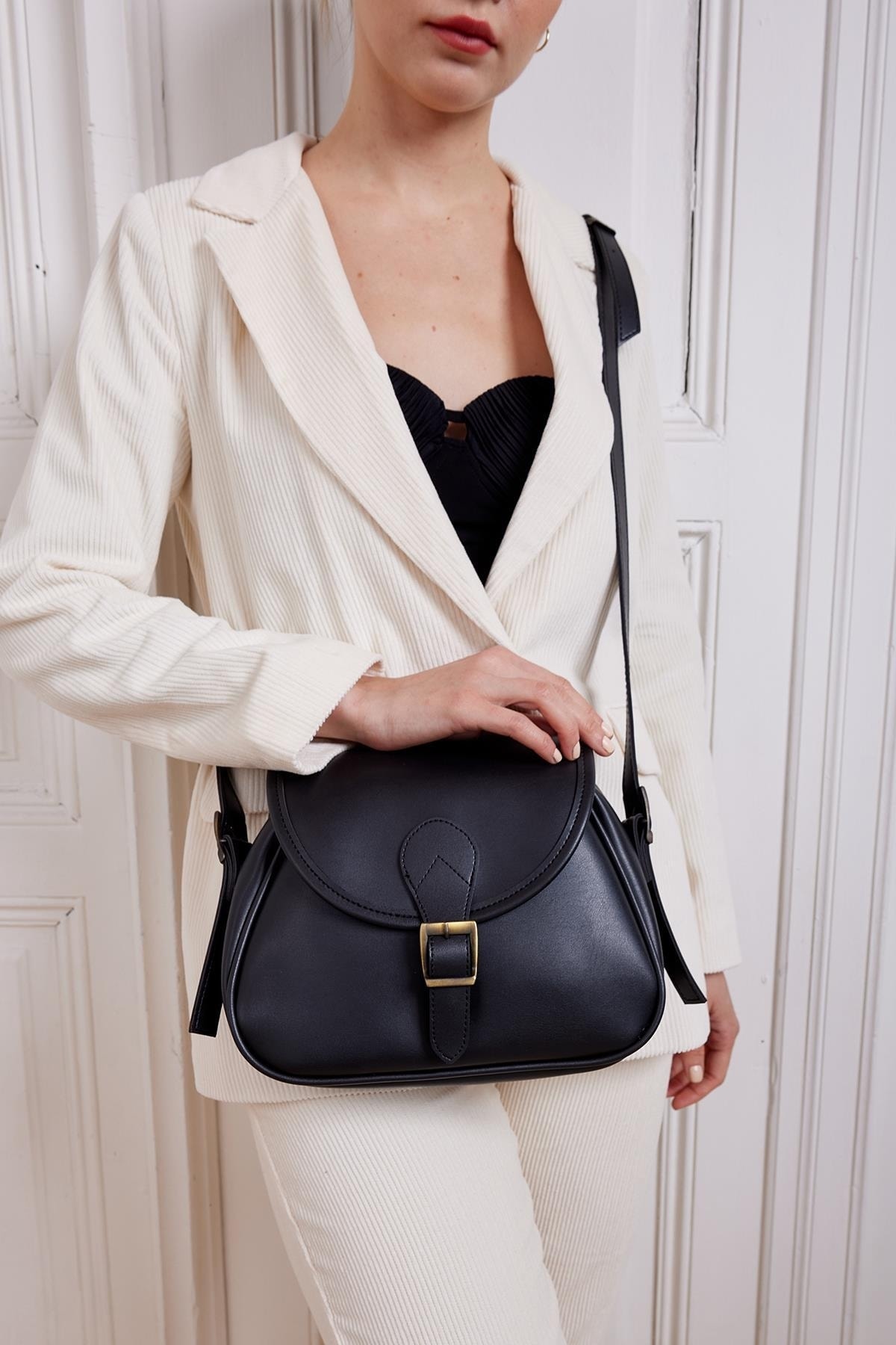 Mopia Siyah Kadın Büyük Boy Kapaklı Çapraz Askılı Çanta Fiyatı ...