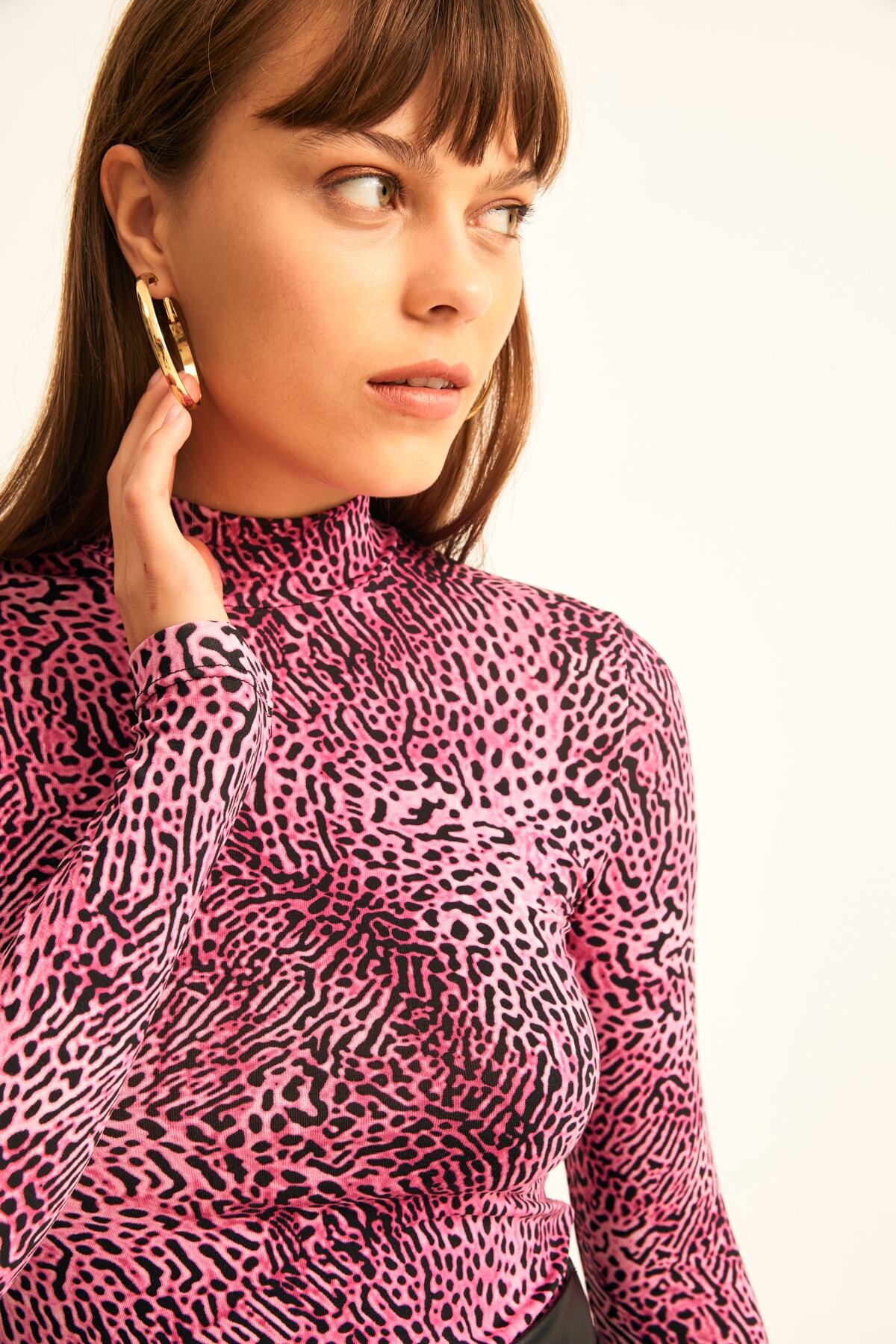 LACHT Kadın Fuşya Leopar Desenli Dik Yaka Uzun Kollu Bluz Fiyatı, Yorumları - Trendyol