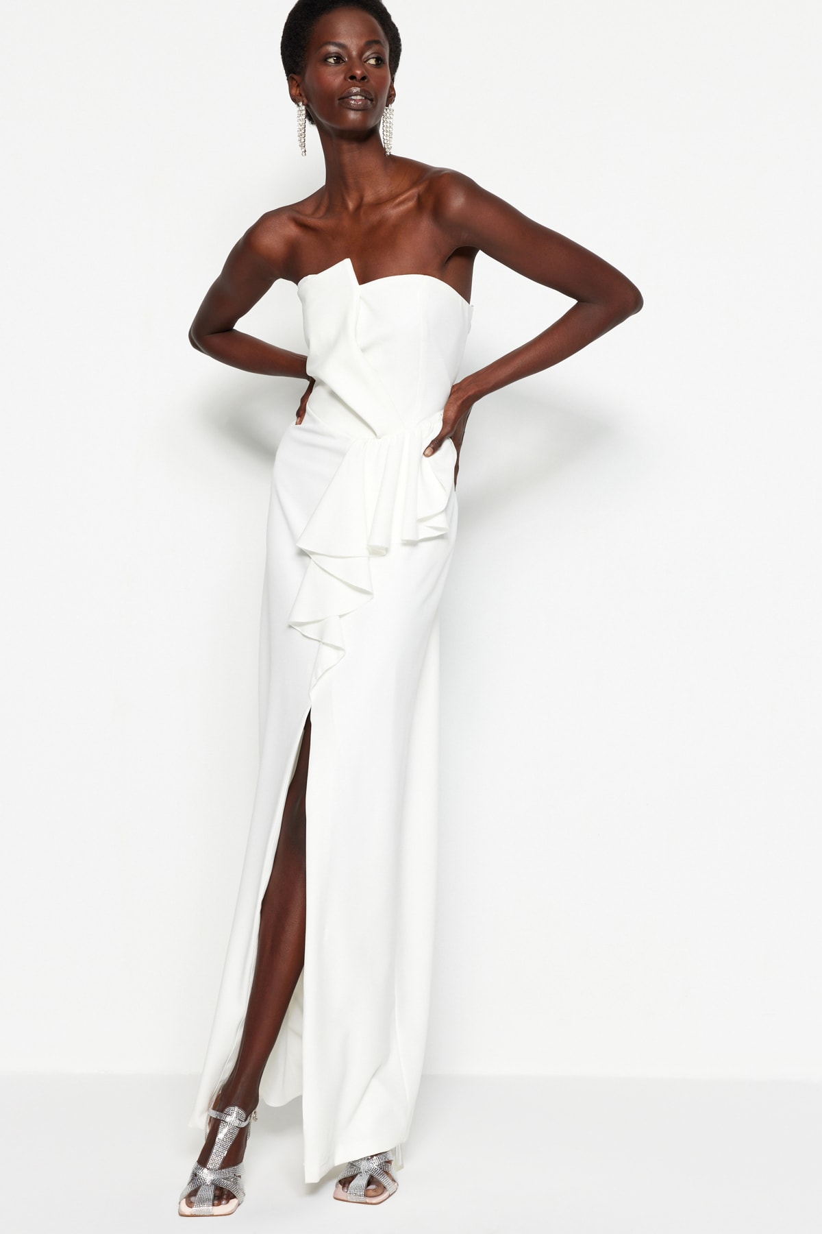 Trendyol Collection Довгі вечірні сукні DugunNikah на підкладці екрю ...