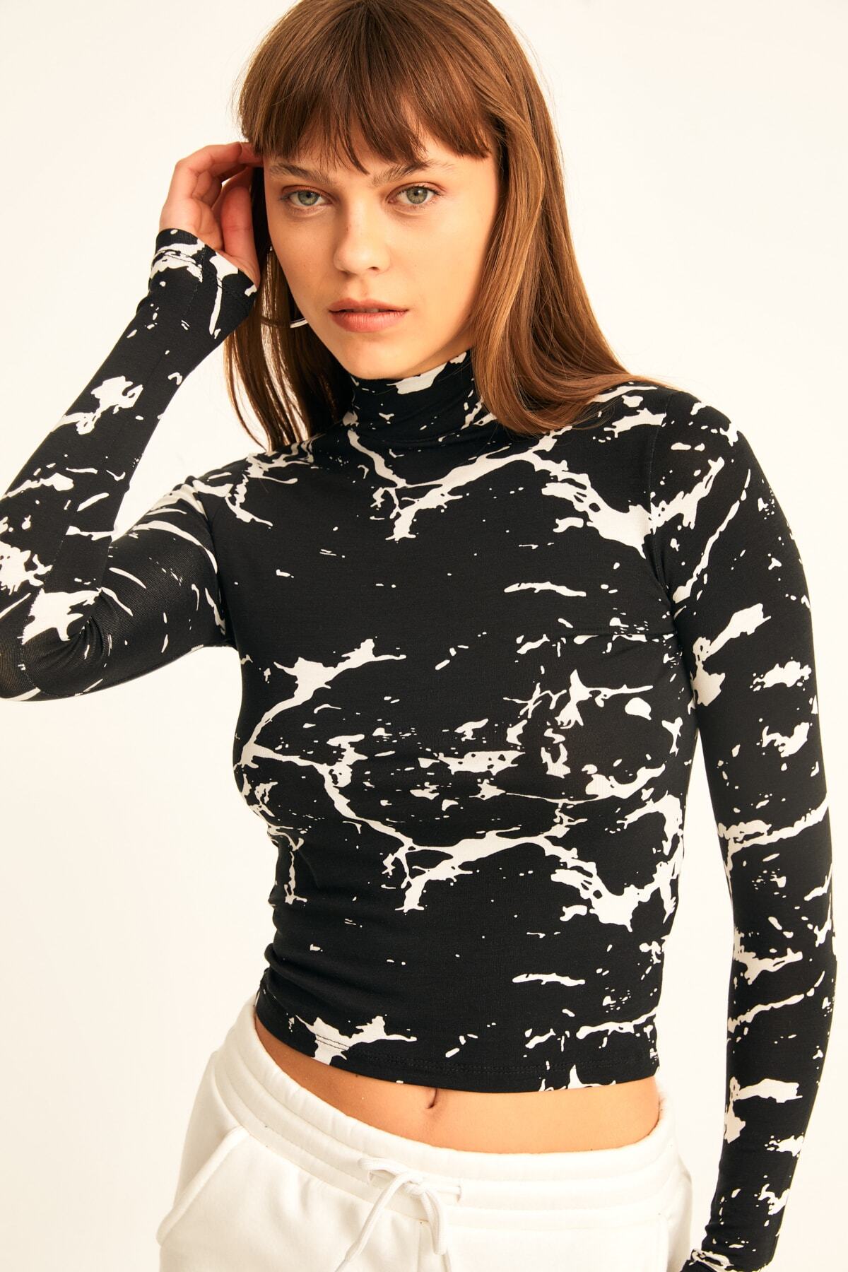 LACHT Kadın Siyah Mermer Desenli Dik Yaka Uzun Kollu Bluz Fiyatı, Yorumları - Trendyol