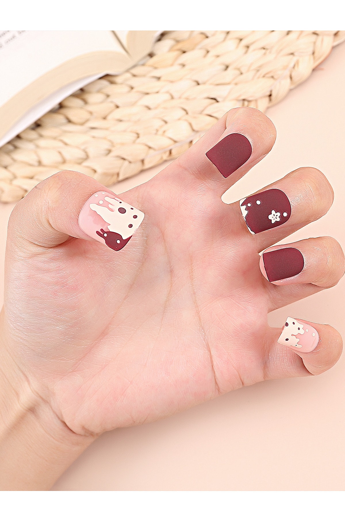 ruby face Kısa Küt Kendinden Yapışkanlı 12'li Takma Tırnak Seti Fiyatı ...