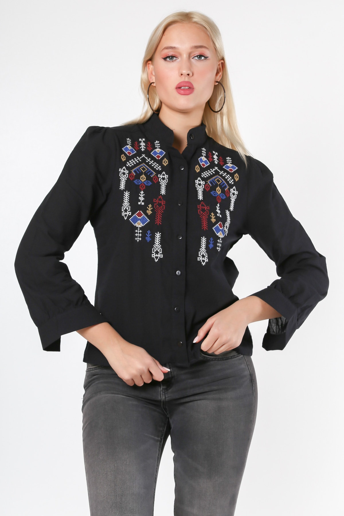 Chiccy Siyah Hakim Yaka Uzun Kol Düğmeli Nakışlı Dokuma Gömlek Fiyatı, Yorumları - Trendyol