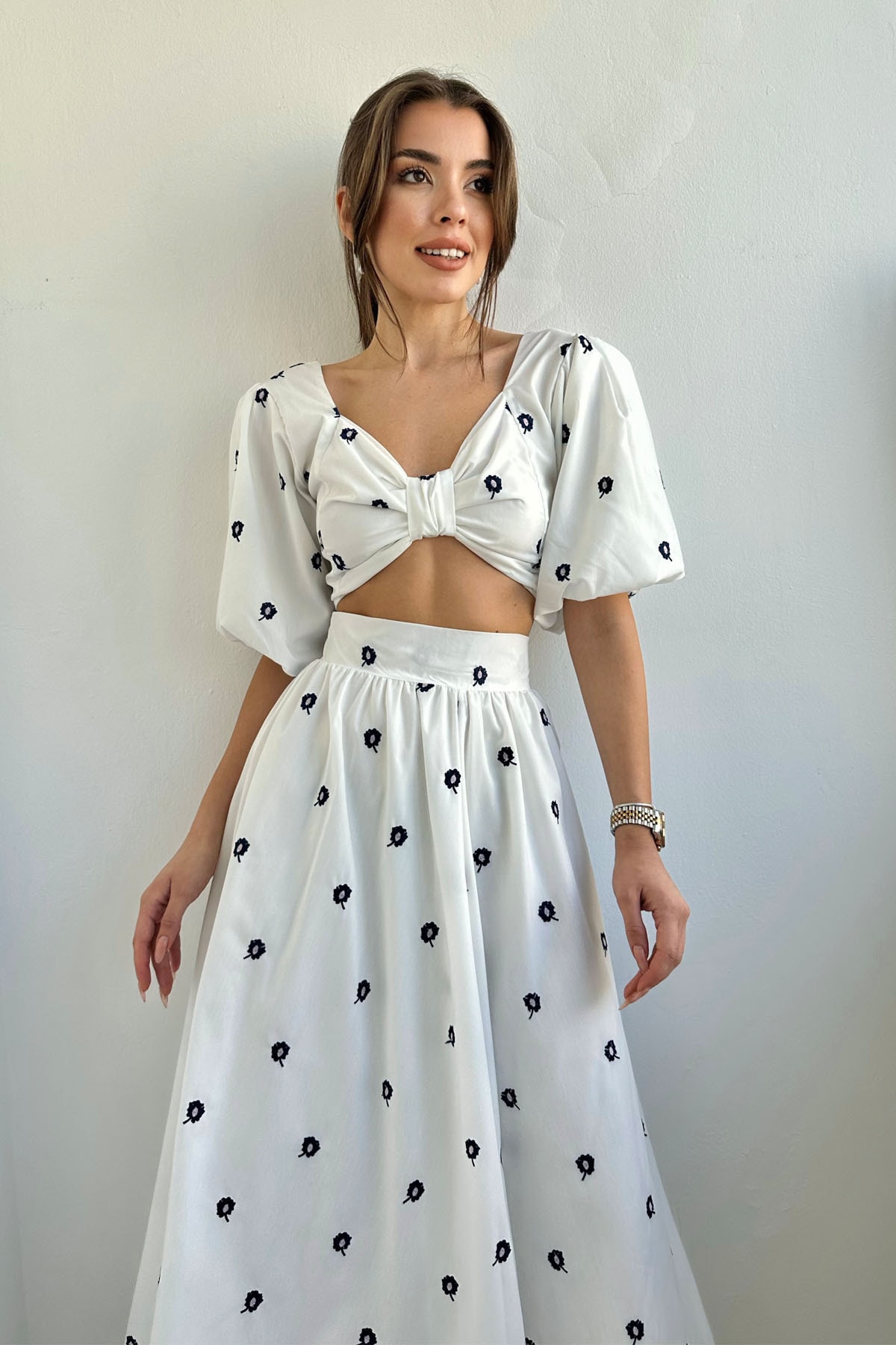 Seda Yalçın Atelier Beyaz Çiçek Nakış Detaylı Crop Etek TakımFiyatı ...