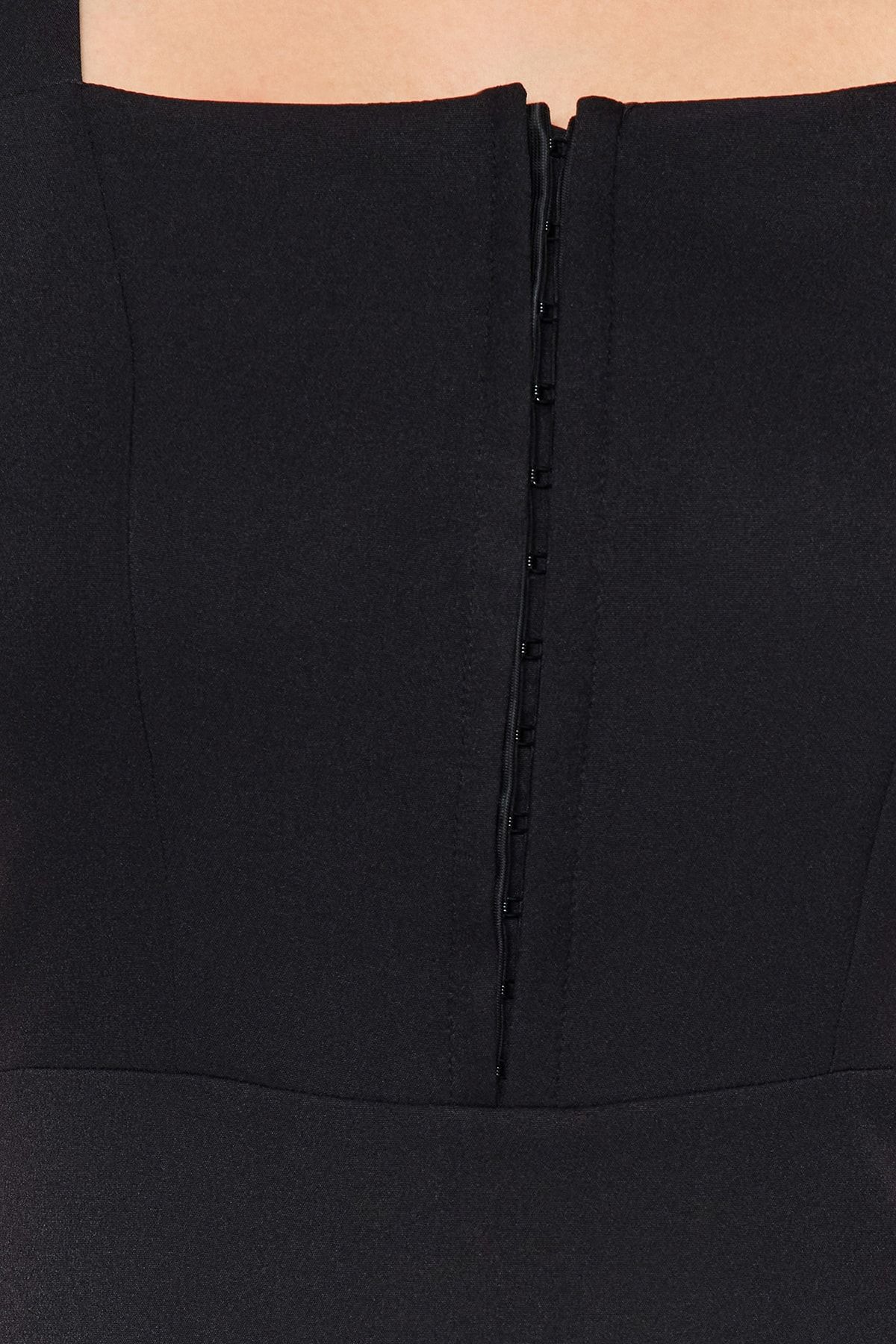 Trendyol Collection Schwarzes Mini Webkleid In A Linie Glockenform Mit