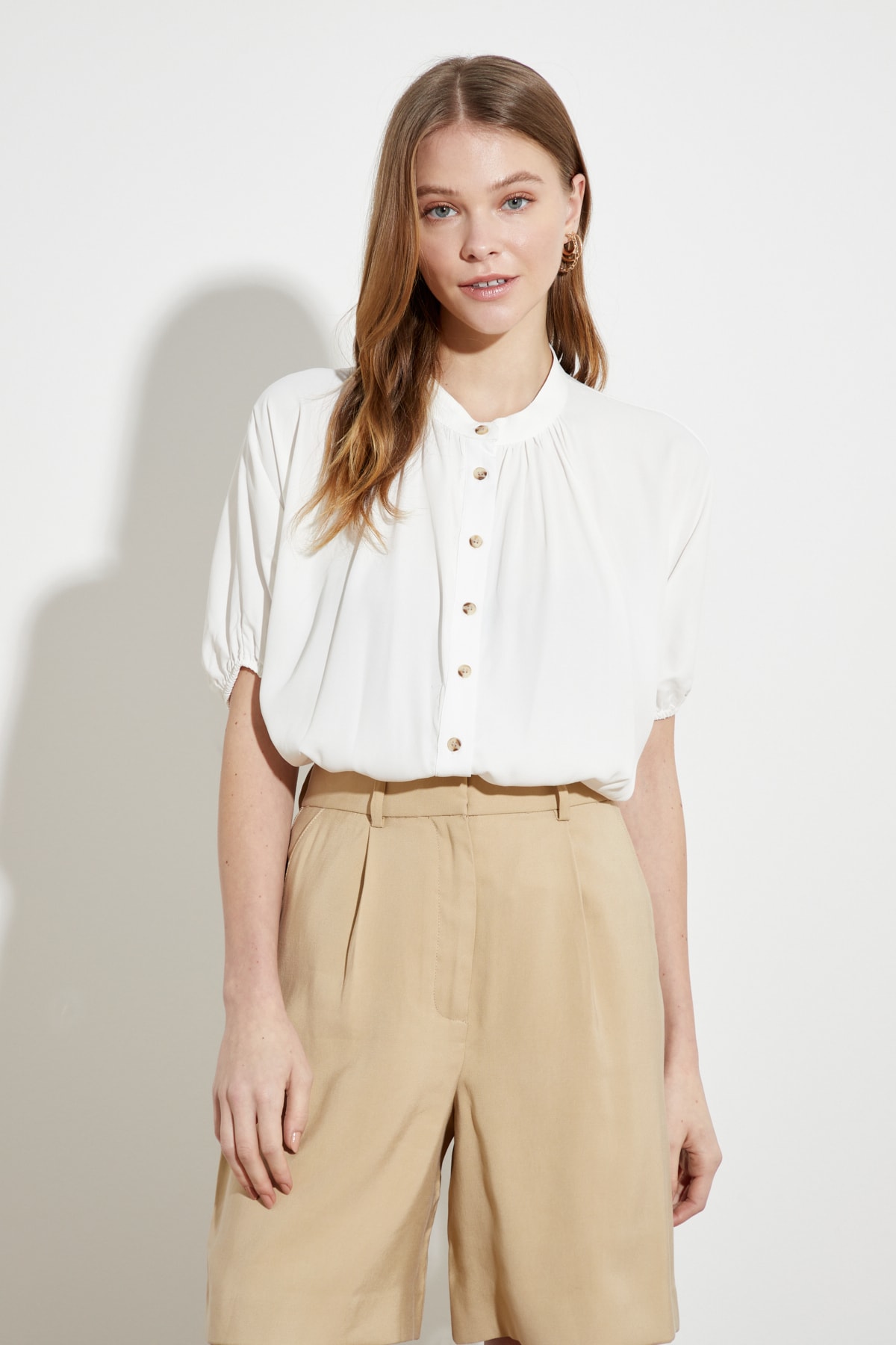 TRENDYOLMİLLA Beyaz Dik Yaka Gömlek TWOSS21GO0754 Fiyatı, Yorumları ...