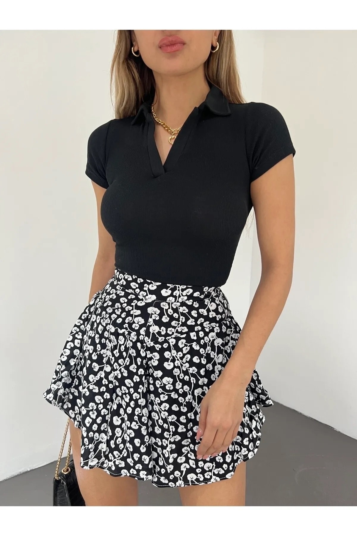 kozzy Fitted/vücuda Oturan Siyah Polo Yaka Kısa Kollu Kaşkorse Crop ...