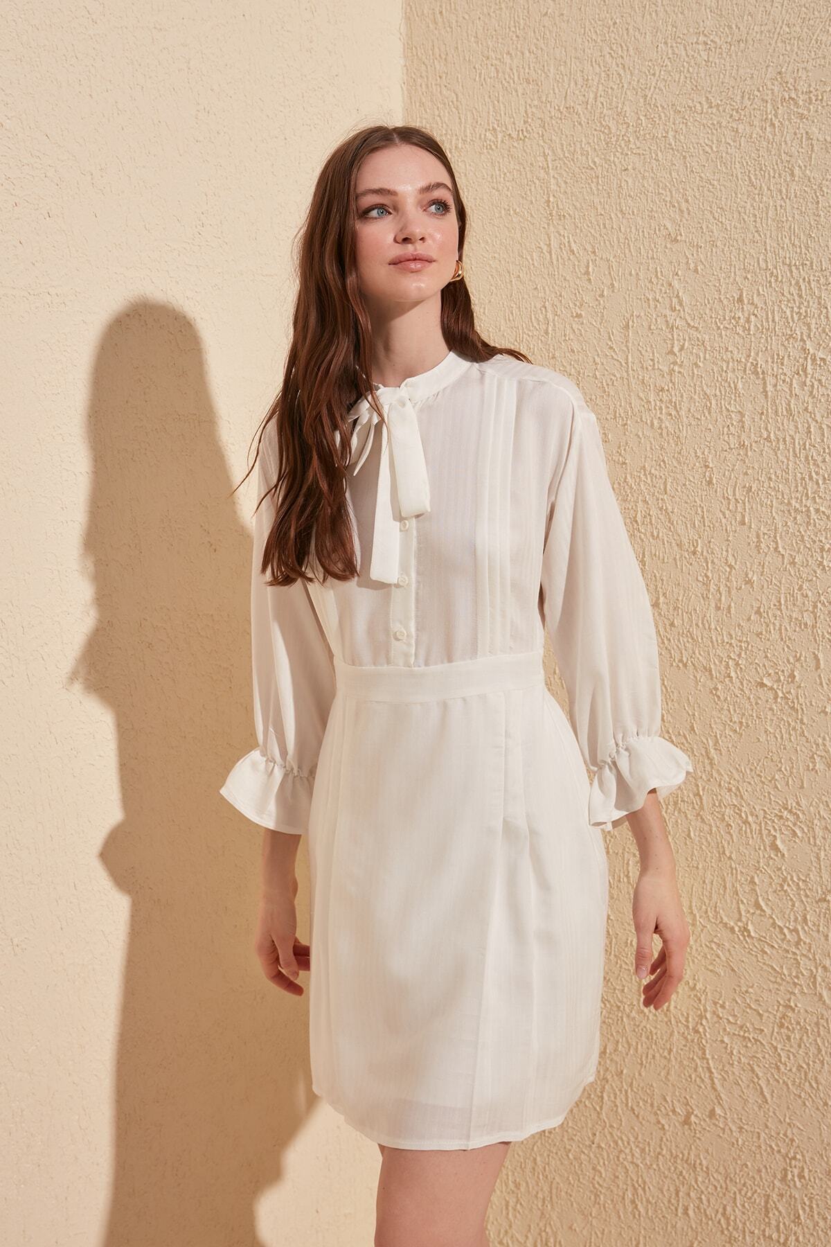 TRENDYOLMİLLA Ekru Yaka Detaylı Elbise TWOSS20EL0589 Fiyatı, Yorumları ...