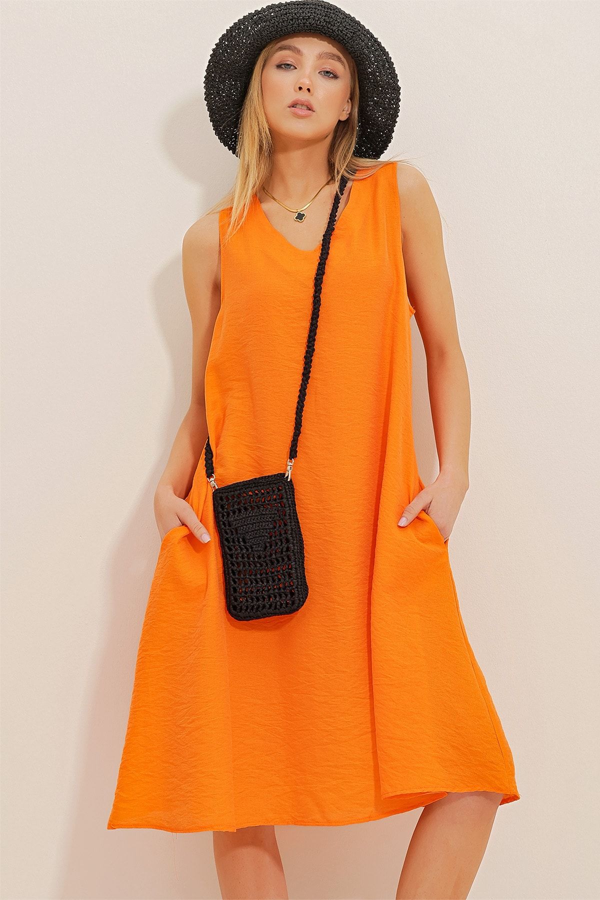 Trend Alaçatı Stili Orangefarbenes Aerobin Webkleid Mit V Ausschnitt