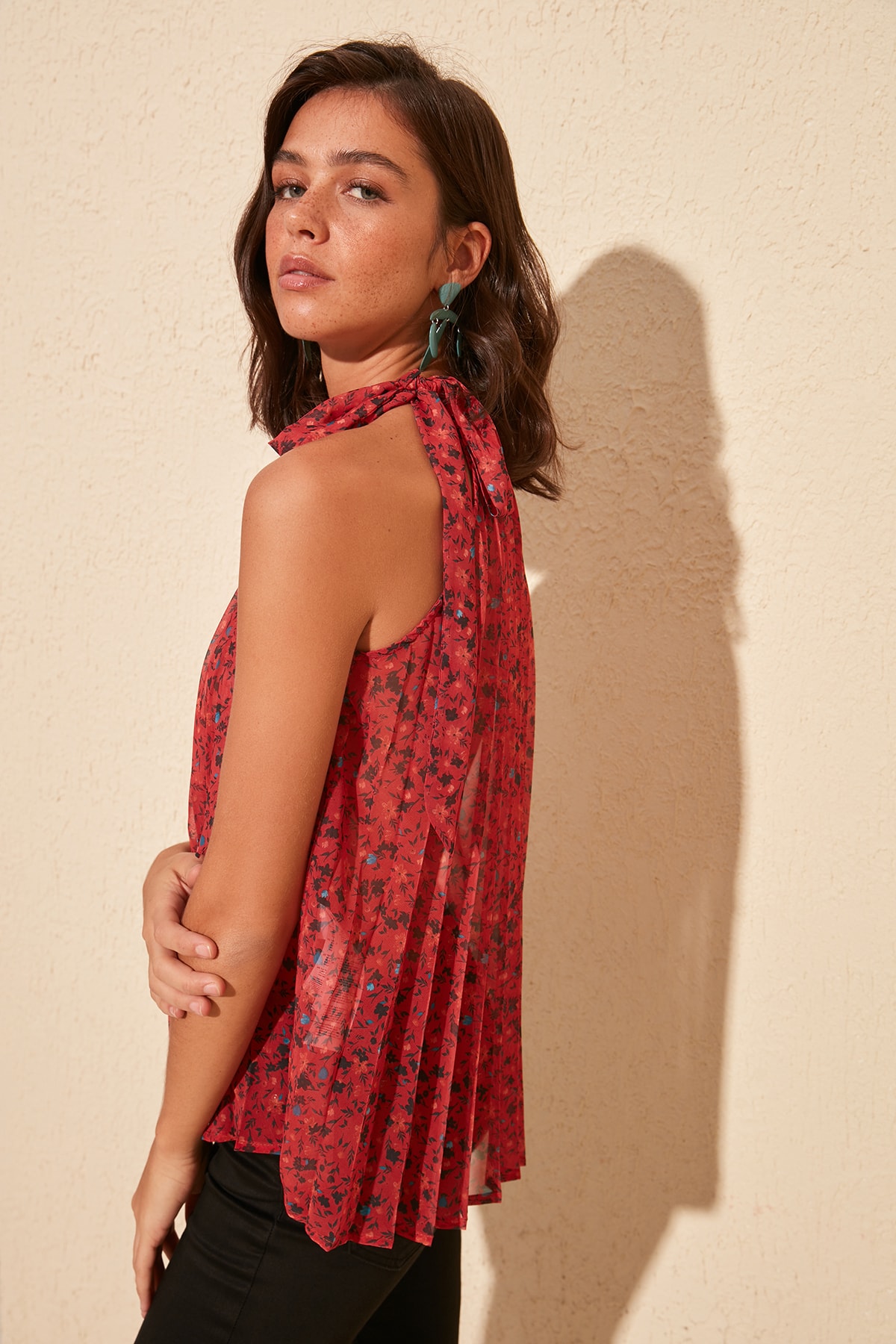 Trendyol Collection Rote, transparente, gewebte Neckholder-Bluse mit ...