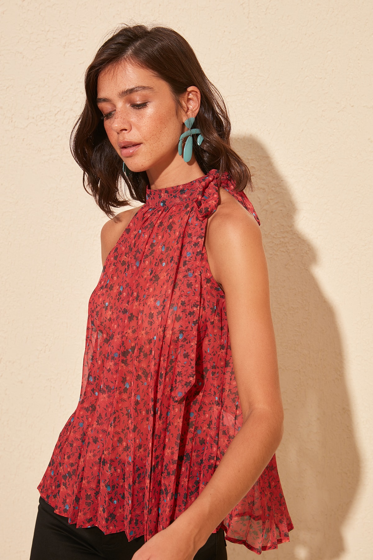 Trendyol Collection Rote, transparente, gewebte Neckholder-Bluse mit ...