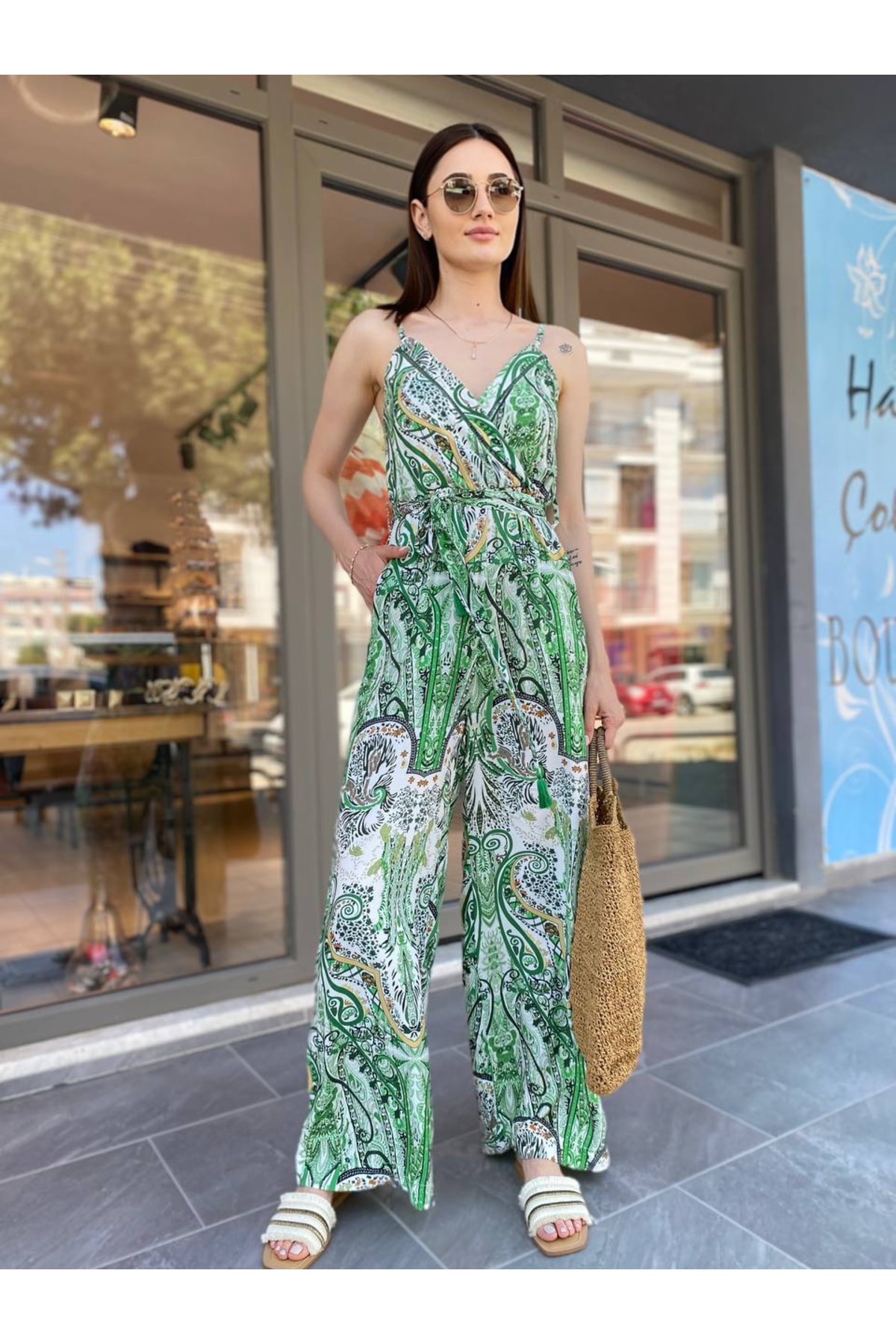HANDE ÇOLPAN Yeşil Askılı Desenli Tulum Fiyatı, Yorumları - Trendyol
