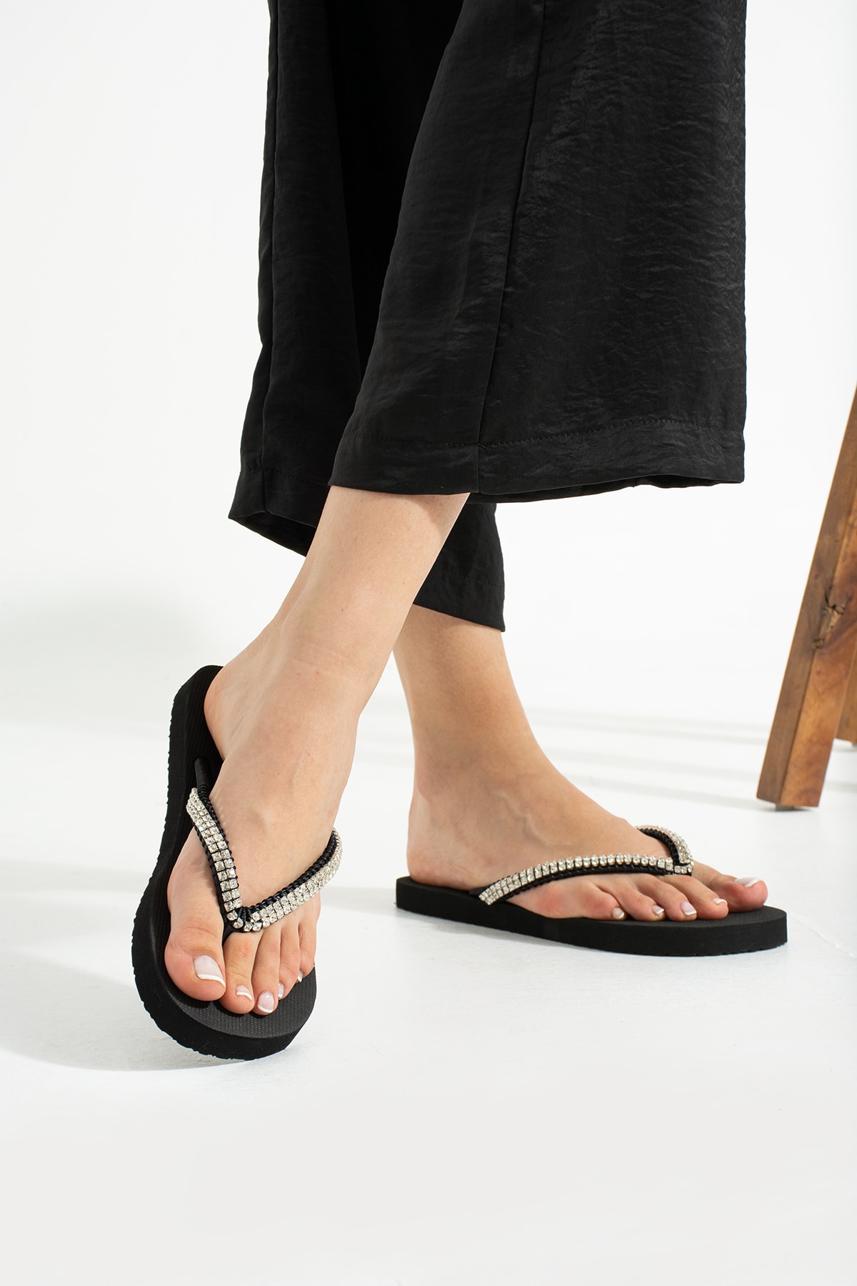 Bermody Adel Kadın Gümüş Sıra Taşlı Rahat Siyah Parmak Arası Terlik ...