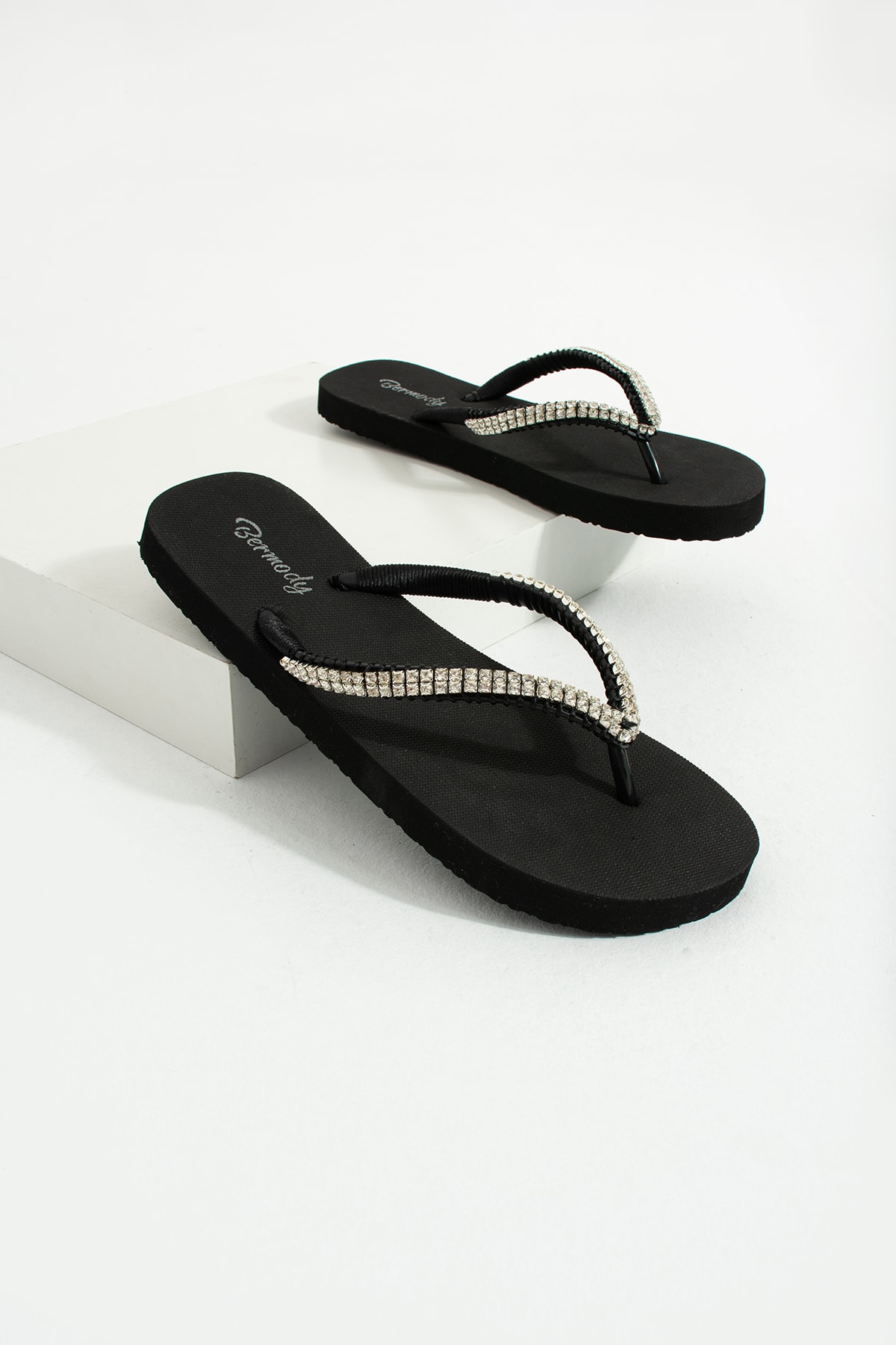 Bermody Adel Kadın Gümüş Sıra Taşlı Rahat Siyah Parmak Arası Terlik ...