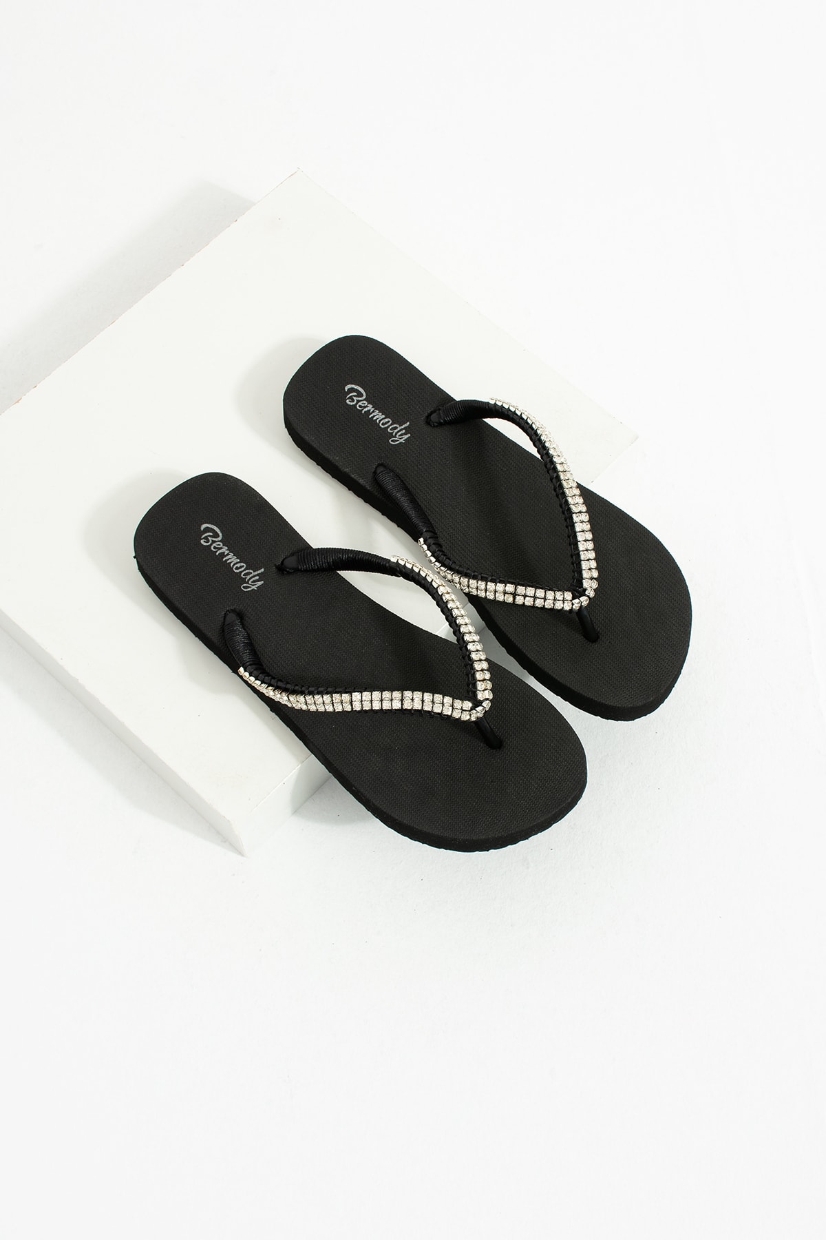 Bermody Adel Kadın Gümüş Sıra Taşlı Rahat Siyah Parmak Arası Terlik ...