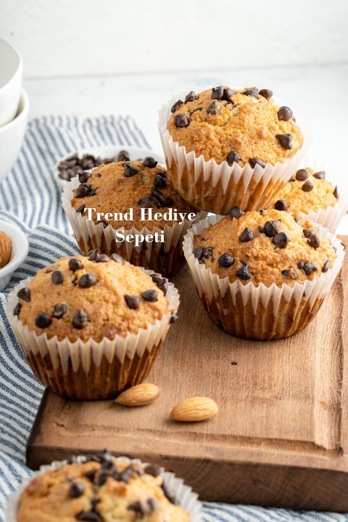 Trend Hediye Sepeti Takribi 200 Adet Büyük Boy Beyaz Muffin Kek Kalıbı ...
