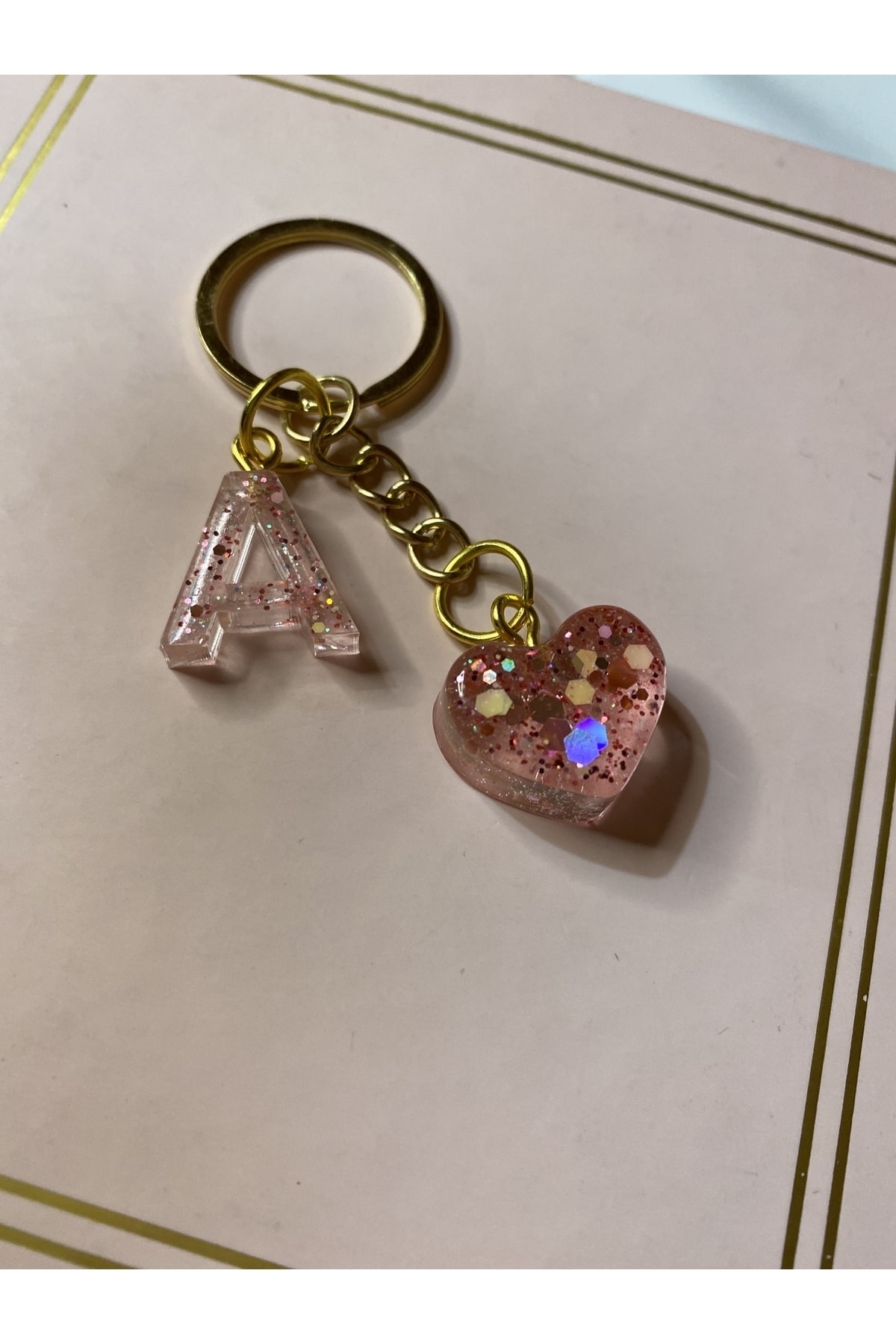 TATLIŞ El yapımı epoksi kalpli ve minik harf anahtarlık Fiyatı ...