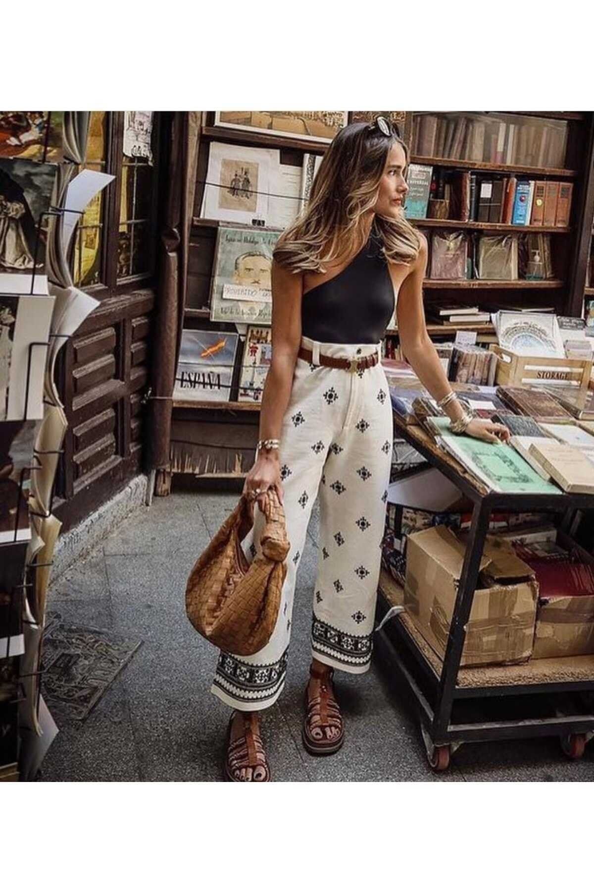 Çnru YÜKSEK BEL, ÜNLÜ MARKANIN MODELİNDE, DESENLİ KETEN PANTOLON Fiyatı ... Çnru YÜKSEK BEL, ÜNLÜ MARKANIN MODELİNDE, DESENLİ KETEN PANTOLON Fiyatı ...