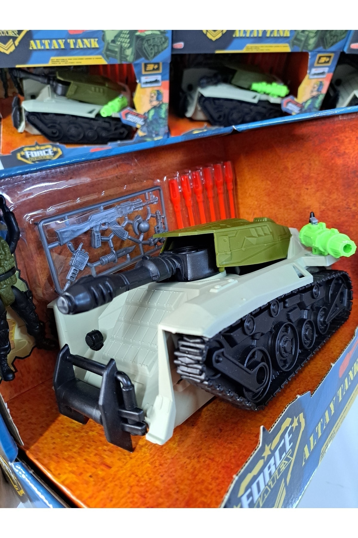 ALYTOYS Oyuncak Tank 13 pcs Roket Atar Namlu Ve Yan Silah Açılır Kabin ...