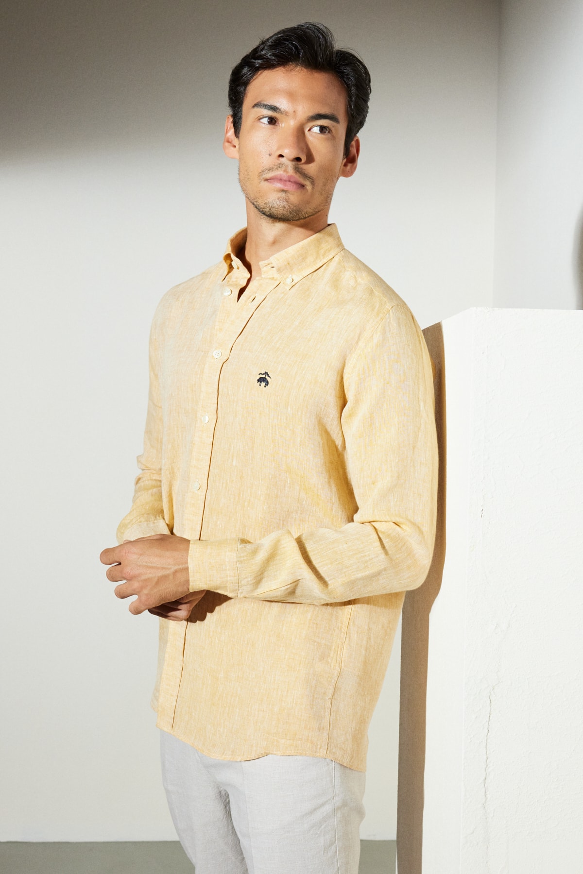 BROOKS BROTHERS Erkek Safran Slim Fit Dar Kesim Düğmeli Yaka Keten ...