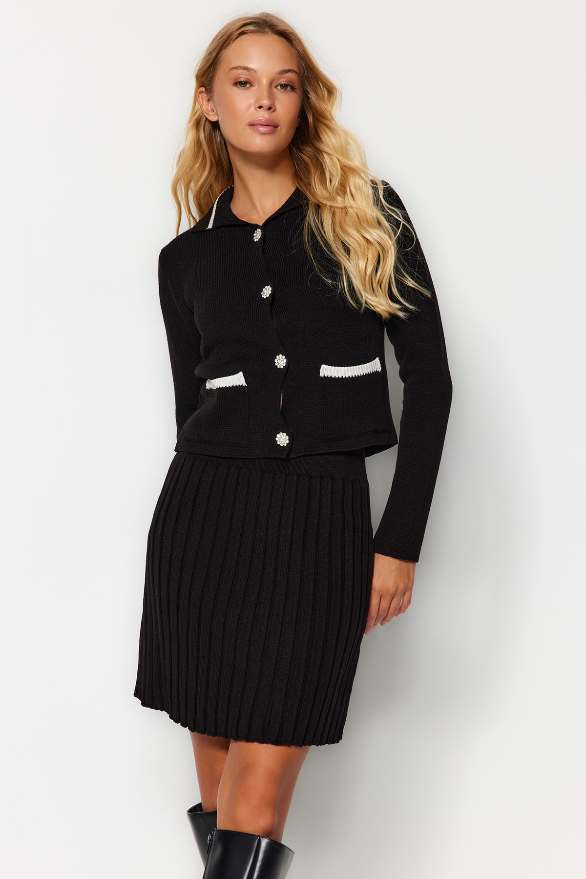 Trendyolmilla Siyah Crop Cep Detaylı Mini Etekli Triko Alt-Üst Takım ...