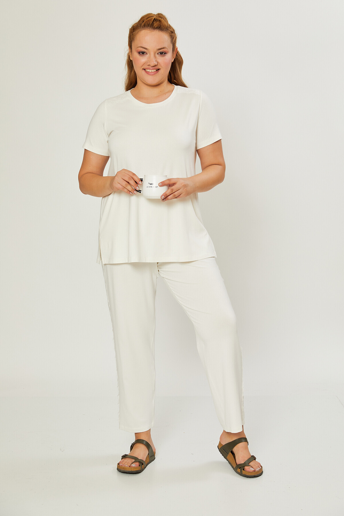 Büyük Moda DANTEL DETAYLI RAHAT PİJAMA TAKIMI Fiyatı, Yorumları - Trendyol