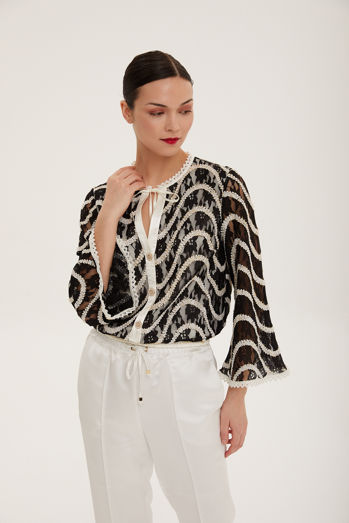 Balizza BLZ-TAŞ DİZAYN DÜĞMELİ BONCUK İŞLEMELİ UZUN KOLLU BLUZ Fiyatı ...